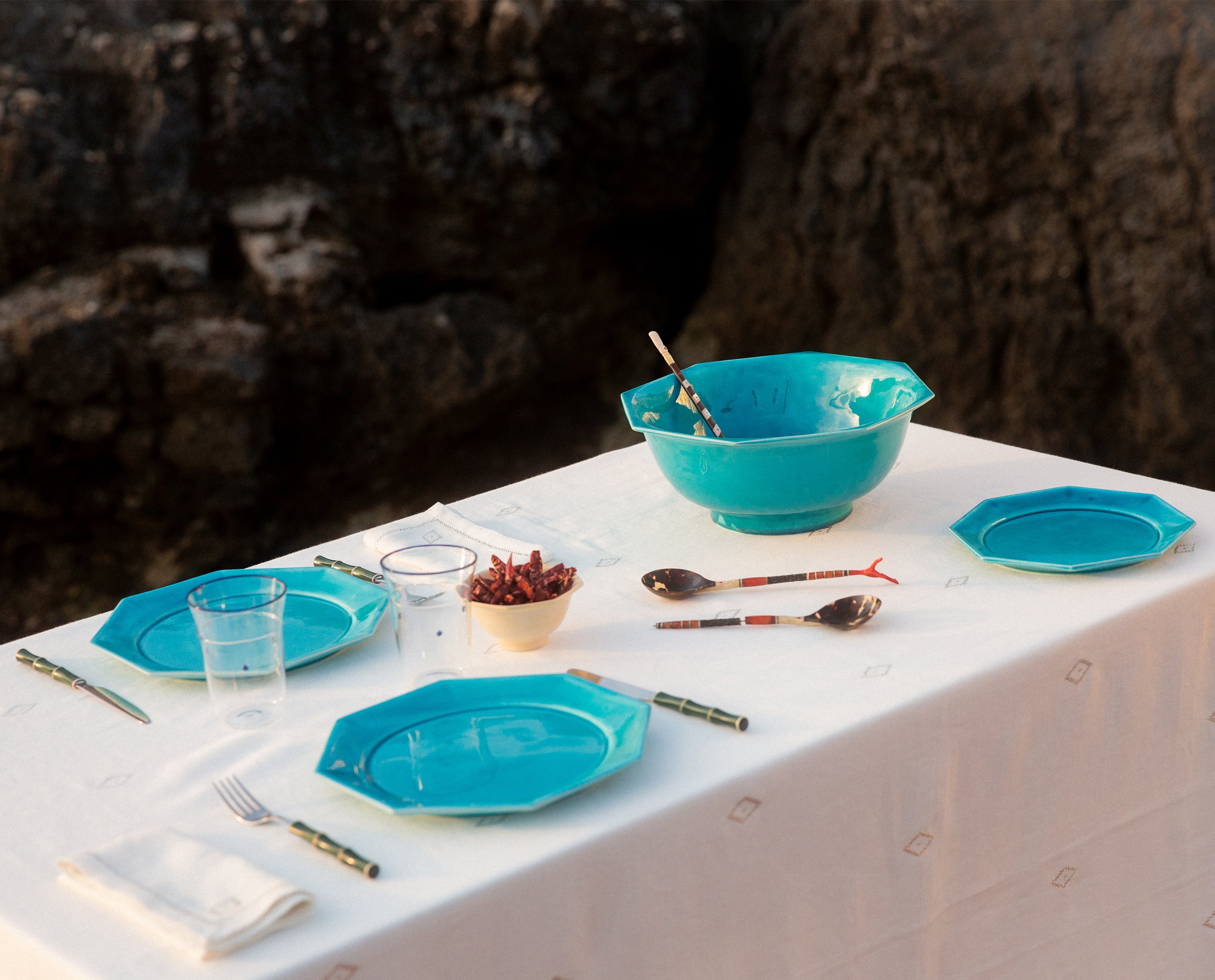 The Calligraphy Platter, Blue – Levant